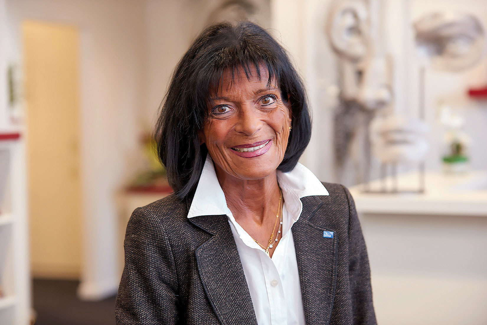 MARIANNE FRICKEL MIT BUNDESVERDIENSTKREUZ GEEHRT - OMNIdirekt